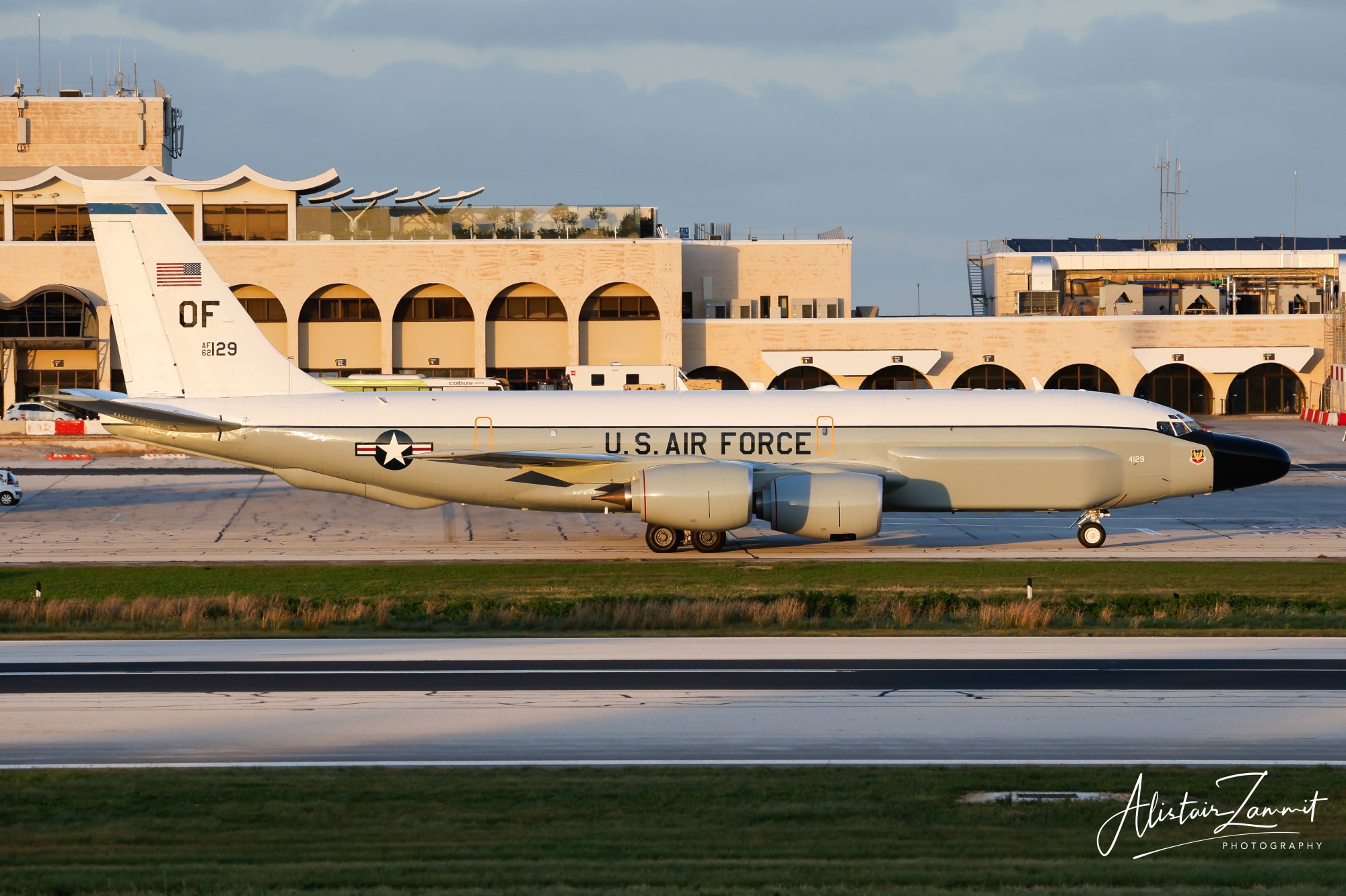 Boeing TC-135W Stratolifter
